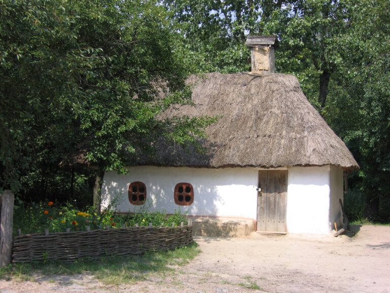 Traditional Ukrainian Building Techniques: Mazanka – EARTH ARCHITECTURE